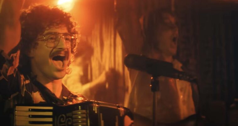 Weird: The Al Yankovic Story Fragmanı Yayınlandı – Kayıp Rıhtım