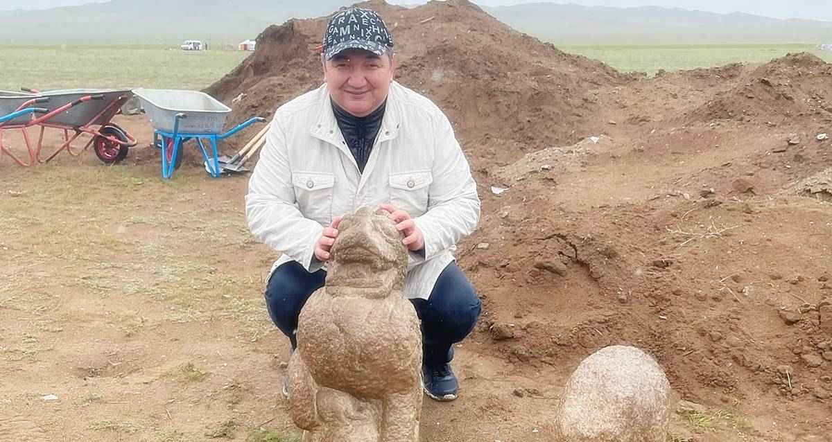 İlteriş Kutluk Kağan'ın Anıt Kompleksi ve Yazıtı Bulundu