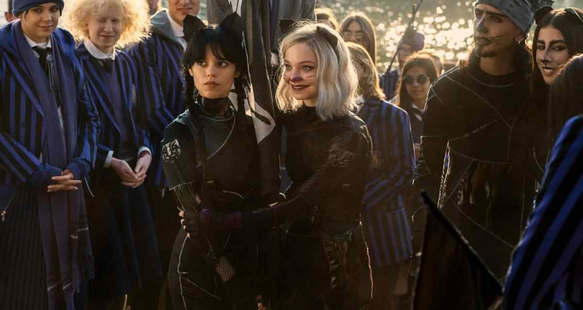 Wednesday, Enid ile Eşcinsel İlişki Yaşayabilir