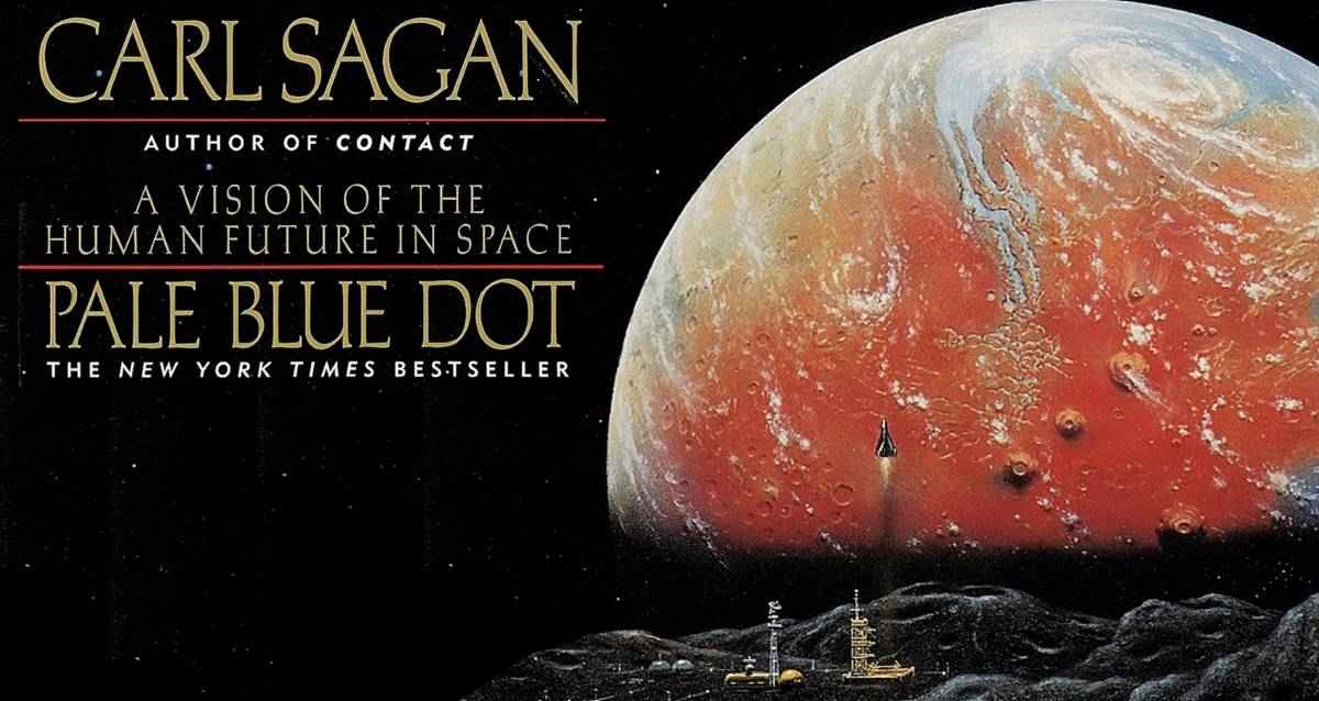 NASA Yöneticisi Carl Sagan'ın Kitabına El Bastı