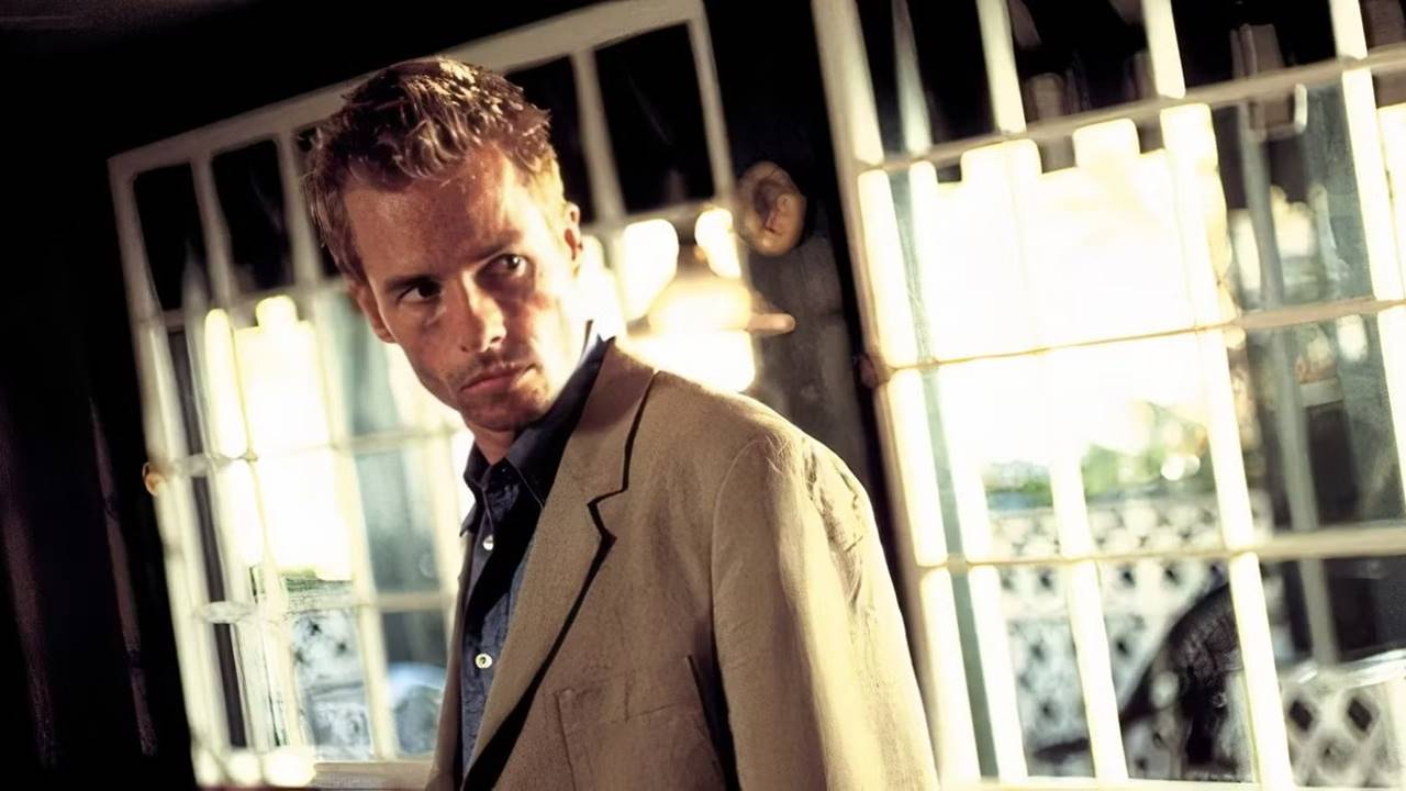 Guy Pearce, Memento Filmindeki Performansını Eleştirdi
