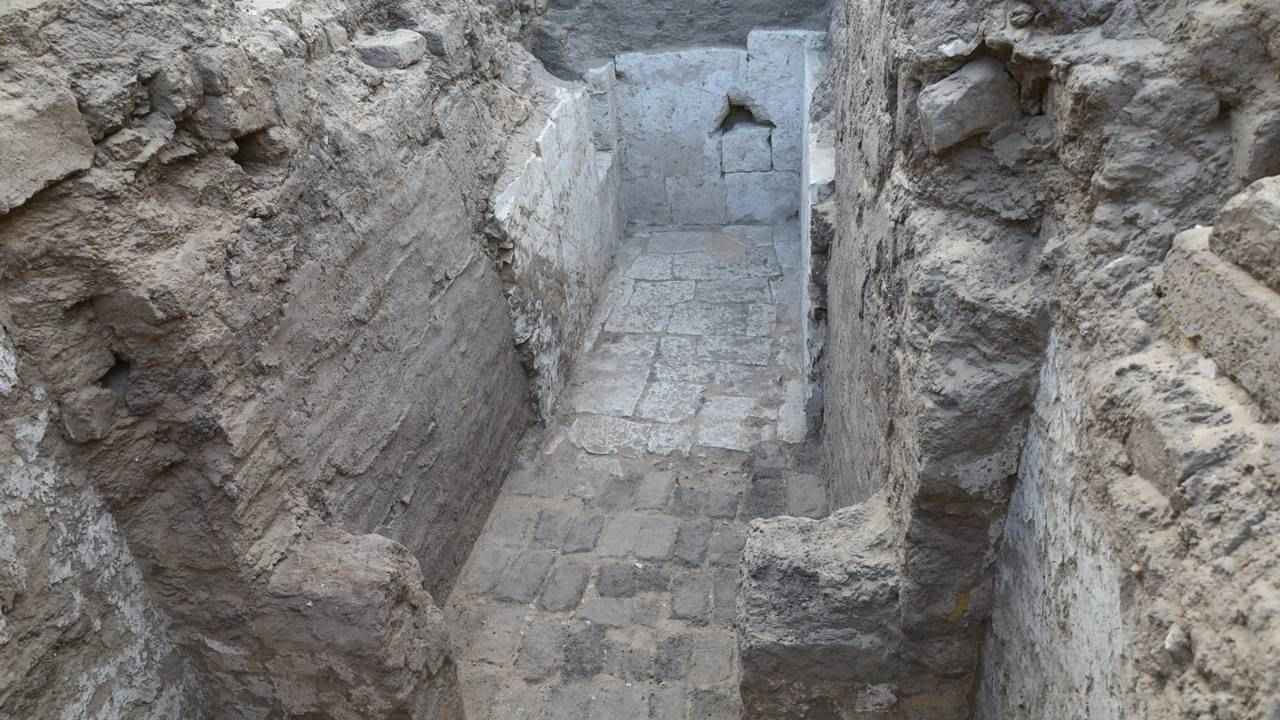 Mısır'da Anubis Dağı'nda Bir Firavun Mezarı Bulundu